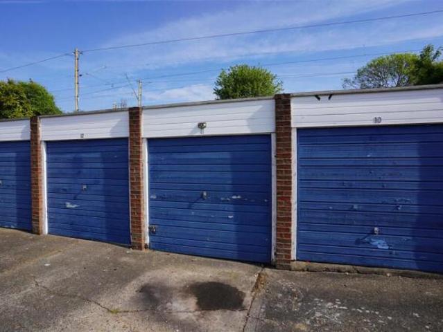 Garage for rent in Thorpe Hall Avenue, Southend On Sea, SS1
