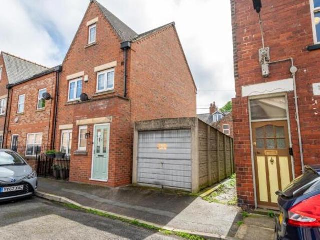 Garage for sale in Curzon Terrace, York, YO23