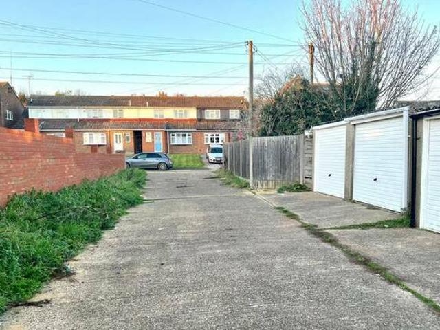 Garage for sale in Essex Gardens Linford SS17