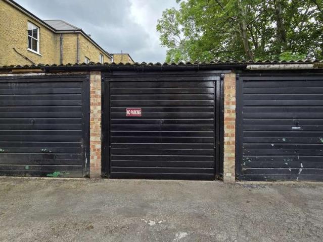 Garages Garage / Parking
