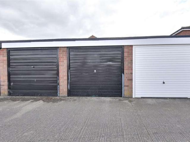 Garages Garage / Parking