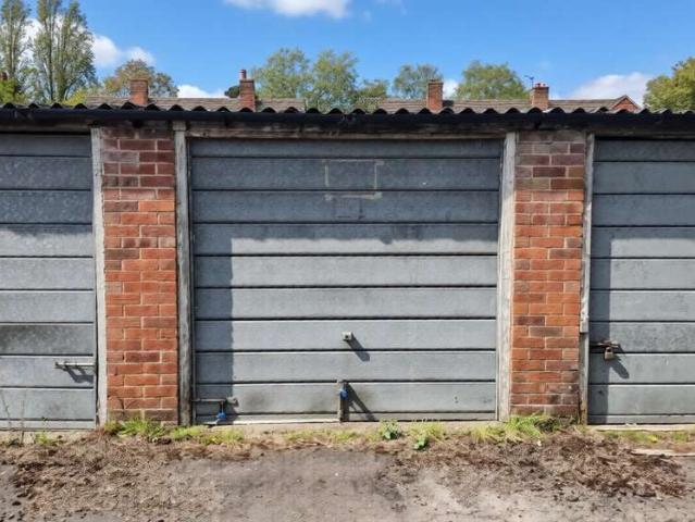 Garages Garage / Parking