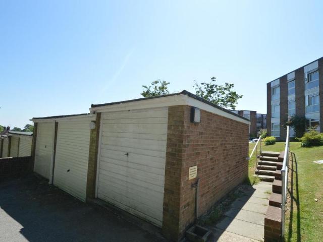 Garages to rent