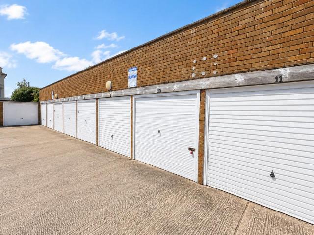 Garages to rent