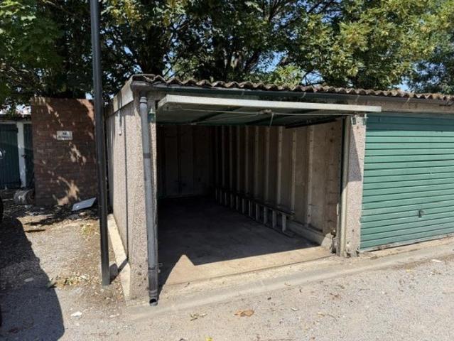 Garages to rent