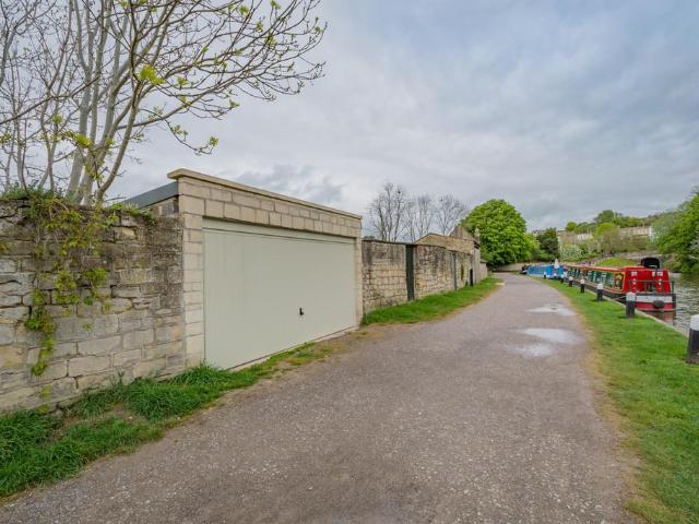 Garages to rent