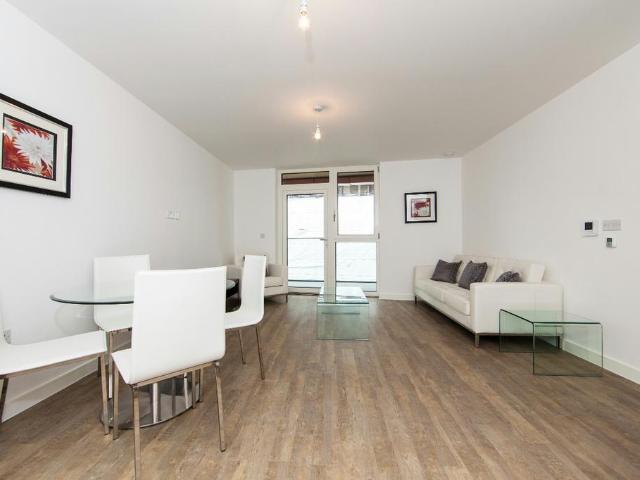 Garda House, 5 Enderby Wharf, Cable. 2 bed flat to rent £2,249 pcm £519 pw