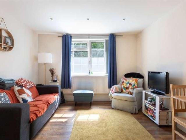 Garden Court, Garden Row, London, SE1
