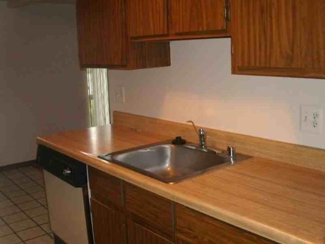 Garden Court Manor 1 Bedroom Apartment for Rent at 35258 W 8 Mile Rd, Farmington Hills, MI 48335