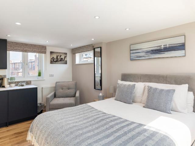 Garden City, Edgware, HA8