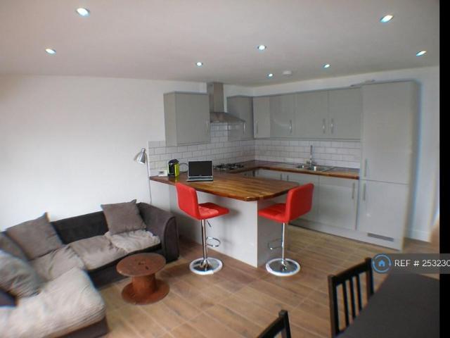 Garden Amersham Road, London, SE14 3 bed flat to rent £3,200 pcm £738 pw