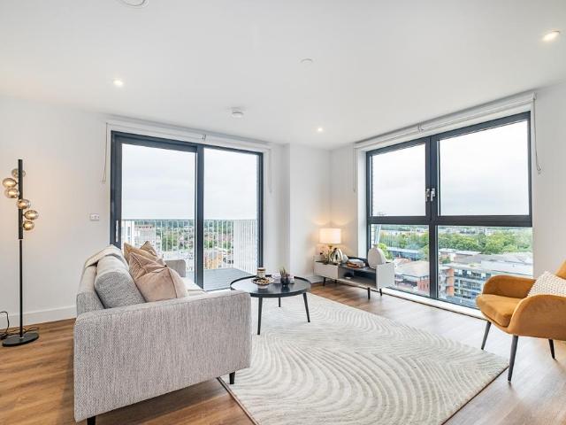 Garden Boulevard Maidenhead SL6 2 bed apartment to rent £1,976 pcm £456 pw