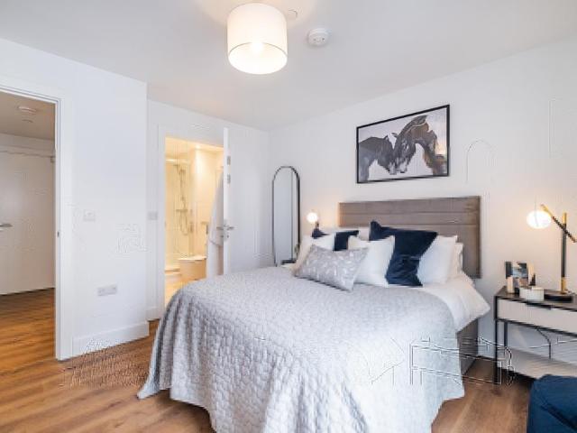 Garden Boulevard Maidenhead SL6 2 bed apartment to rent £2,000 pcm £462 pw