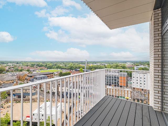 Garden Boulevard, Maidenhead SL6, 2 bed flat to rent, £2,084 pcm | PrimeLocation