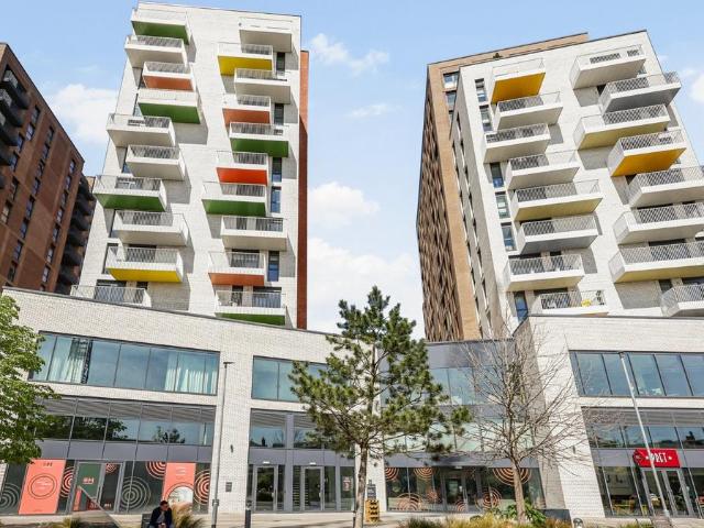 Garden Boulevard, Berkshire SL6 1 bed flat to rent £1,630 pcm £376 pw
