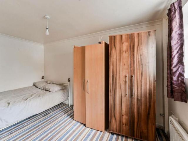 Garden Flat Cheltenham Road, Leyton, E10