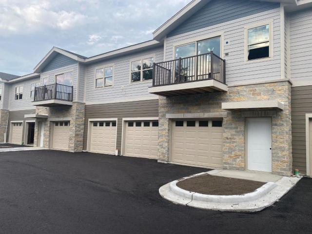 Garden Lofts 1 Bedroom Home for Rent at 4450 4440 4450 S 26th St, Milwaukee, WI 53221 Castle Manor