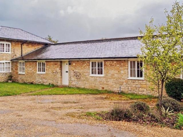 Garden Lane, Tyringham, Milton Keynes MK16, 1 bed bungalow to rent, £1,050 pcm | PrimeLocation