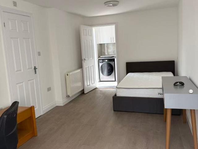 Garden Studio All Bills inc 8 Mins to Tube