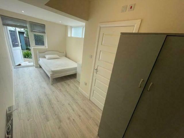 Garden Studio in the Heart Perivale