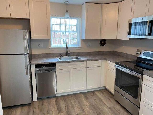 Garden Style Apartments in a park like setting. 1 Bedroom Apartment for Rent at 37 Fairway Dr, Wethersfield, CT 06109