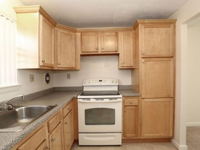 Garden Style Apartments in a park like setting. 1 Bedroom Apartment for Rent at 37 Fairway Dr, Wethersfield, CT 06109