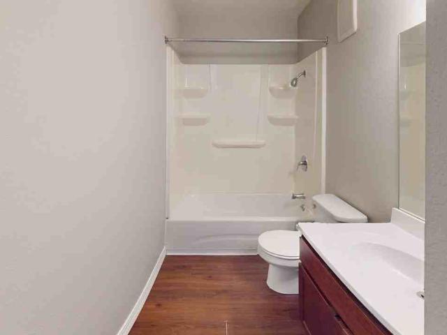 Garden Pointe Apartments 1 Bedroom Apartment for Rent at 5005 Lily Ln, Indianapolis, IN 46254 Snacks Guion Creek
