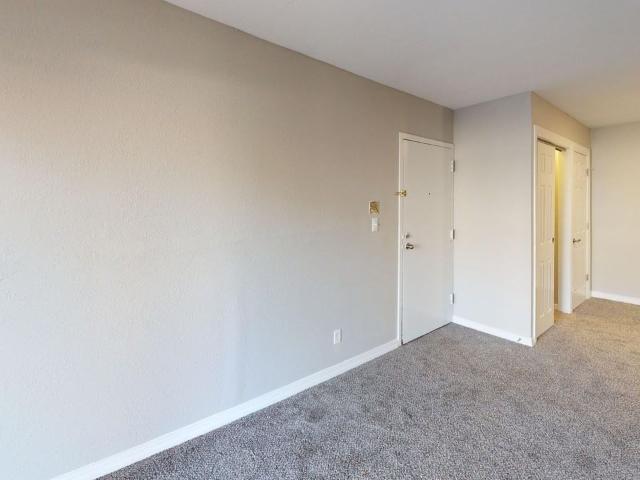 Garden Pointe Apartments 1 Bedroom Apartment for Rent at 5005 Lily Ln, Indianapolis, IN 46254 Snacks Guion Creek