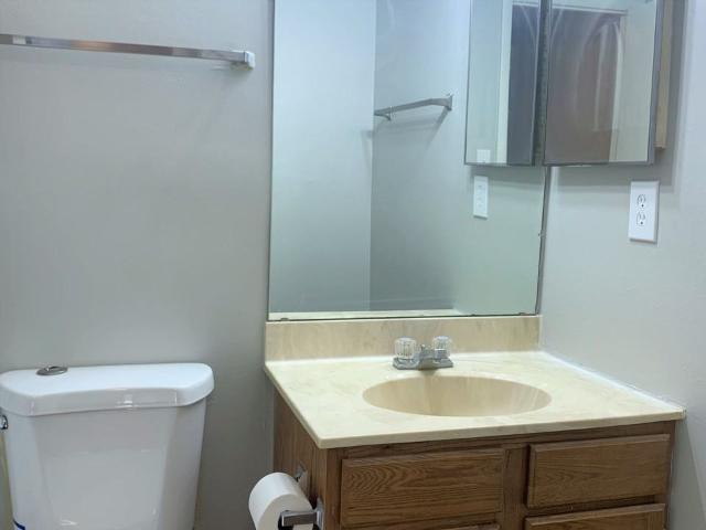 Garden Pointe Apartments 1 Bedroom Apartment for Rent at 5005 Lily Ln, Indianapolis, IN 46254 Snacks Guion Creek