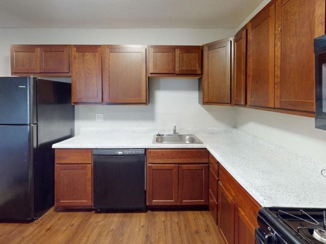 Garden Pointe Apartments 2 Bedroom Apartment for Rent at 5005 Lily Ln, Indianapolis, IN 46254 Snacks Guion Creek