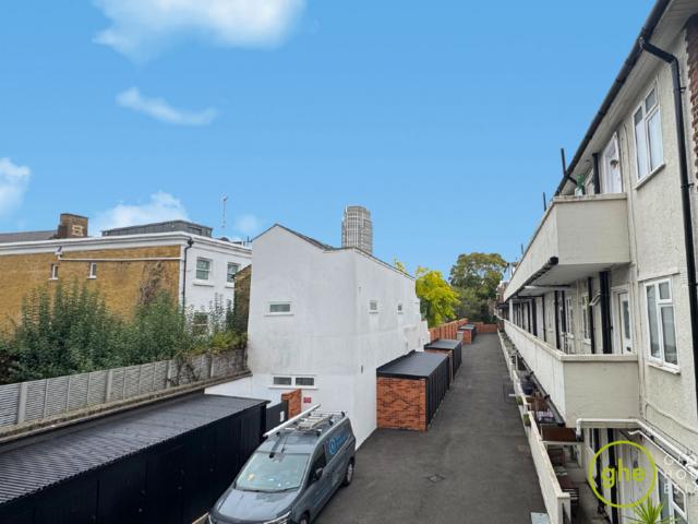 Garden Row, Elephant and Castle, London 2 bed flat to rent £2,100 pcm £485 pw