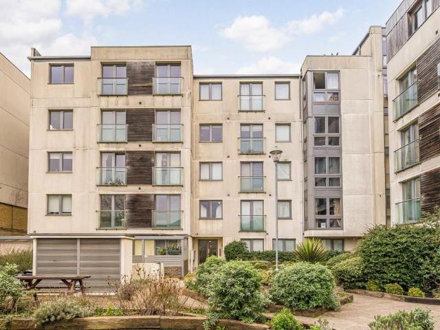 Garden Road, Richmond TW9 1 bed flat to rent £1,850 pcm £427 pw