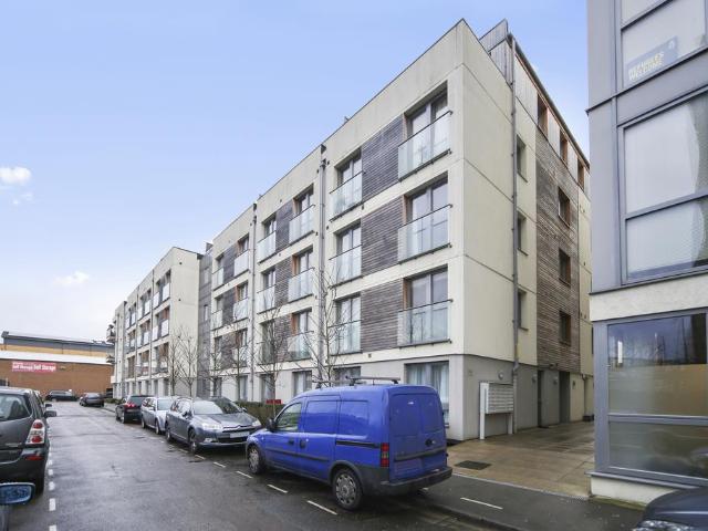 Garden Road, Richmond, TW9 2 bed flat to rent £2,250 pcm £519 pw