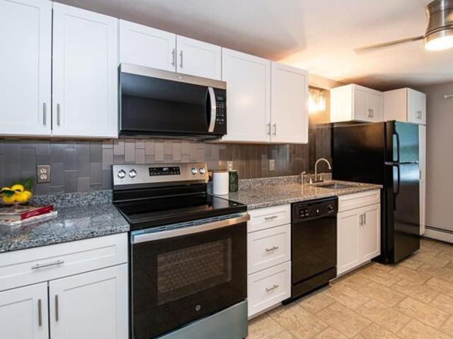 Garden Rd Unit,plaistow, Condo For Sale