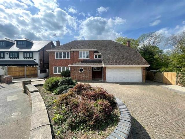 Garden Way, Loughton, IG10 4 bed detached house to rent £3,650 pcm £842 pw