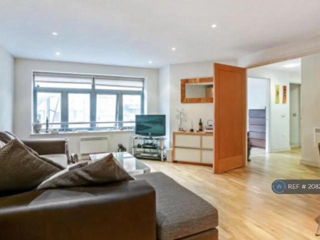 Garden Walk, London, EC2A 2 bed flat to rent £3,100 pcm £715 pw