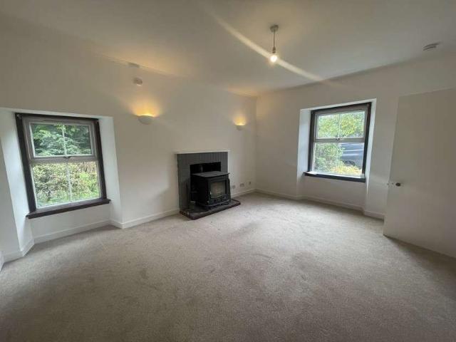 Gardener's Cottage is a 2 bed detached cottage located within Glenbervie Estate. The property has recently been refurbished and is presented in move in conditi