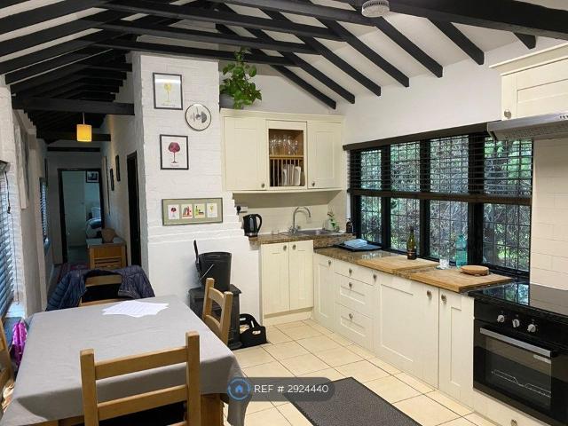 Gardeners Cottage, Lingfield RH7, 2 bed bungalow to rent, £1,400 pcm | PrimeLocation
