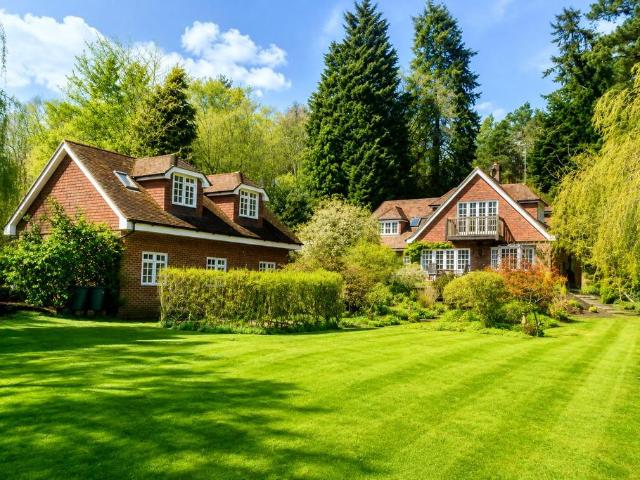 Gardeners Hill Road, Lower Bourne. 5 bed detached house to rent £4,750 pcm £1,096 pw