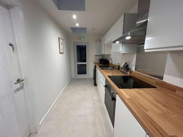 Gardenia Avenue Room 4