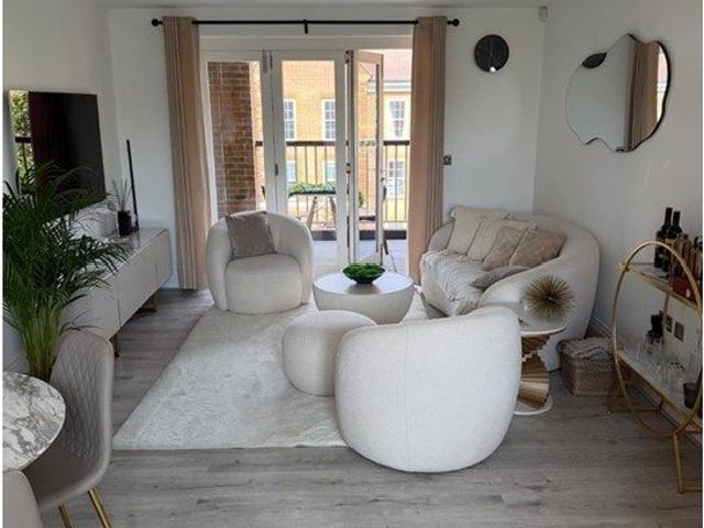 Gardenia Court, London N3, 2 bed flat to rent, £5,000 pcm | PrimeLocation