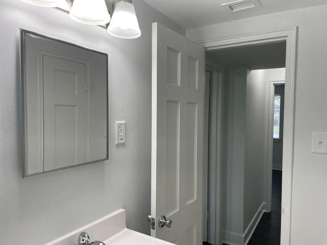 Gardens At Grandin II 1 Bedroom Apartment for Rent at 2325 Memorial Ave Sw, Roanoke, VA 24015 Raleigh Court