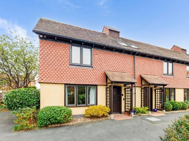 Gardens Walk Berrow Court, Worcester. 2 bed retirement property to rent £1,000 pcm £231 pw