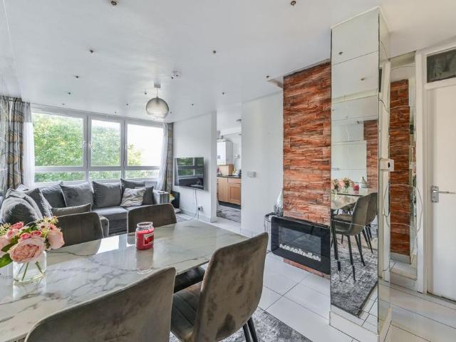 Gardiner House, Surrey Lane. 1 bed flat to rent £1,950 pcm £450 pw