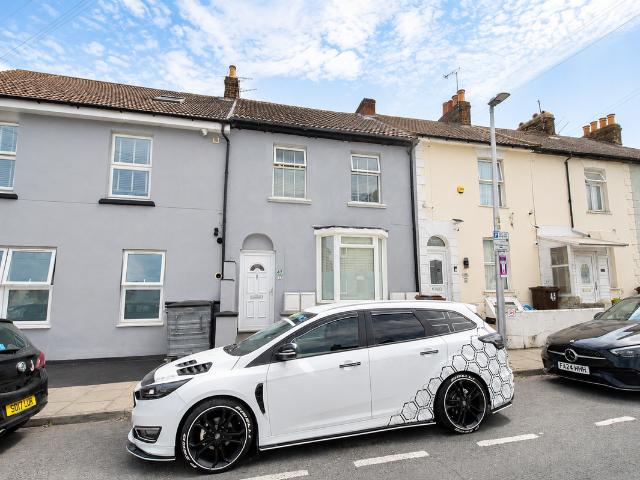 Gardiner Street, Gillingham, Kent ME7, 1 bed flat to rent, £1,000 pcm | PrimeLocation