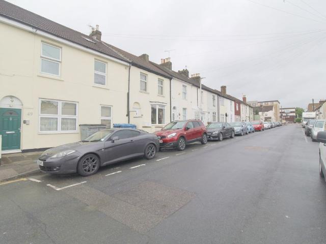 Gardiner Street, Gillingham, Kent ME7, 1 bed flat to rent, £1,050 pcm | PrimeLocation