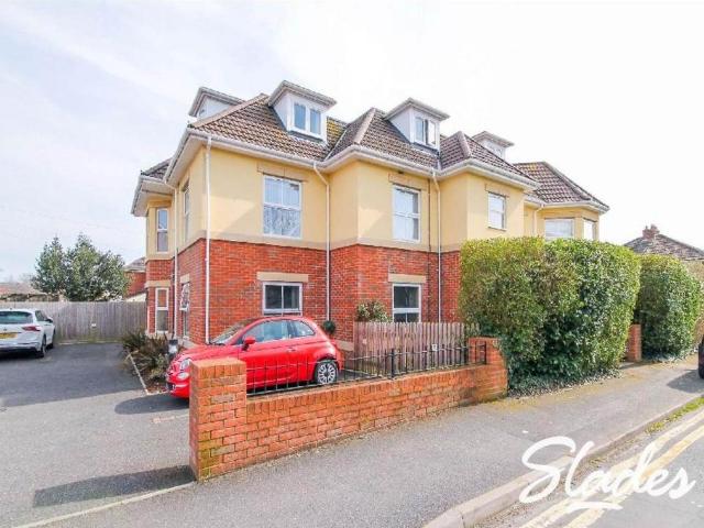 Gardner Road, Christchurch, Dorset 2 bed apartment to rent £1,150 pcm £265 pw