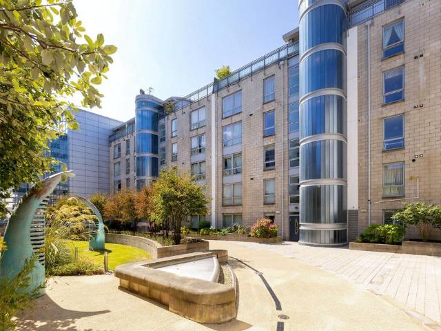 Gardners Crescent, Tollcross, Edinburgh 2 bed apartment to rent £1,850 pcm £427 pw