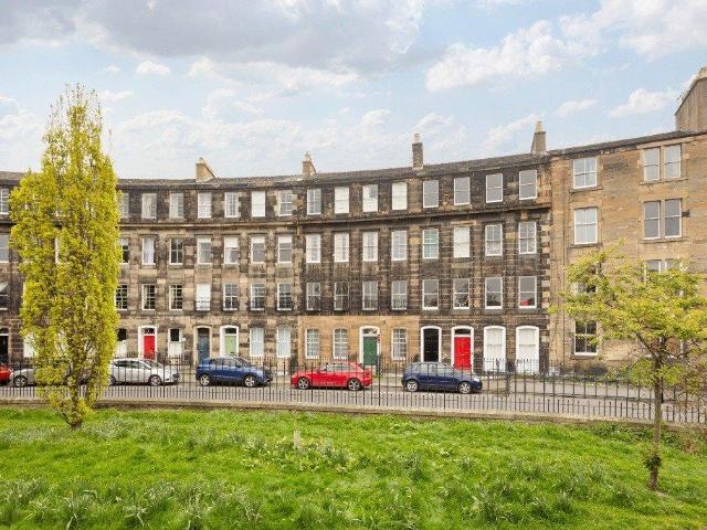 Gardners Crescent, Edinburgh. 2 bed flat to rent £1,720 pcm £397 pw