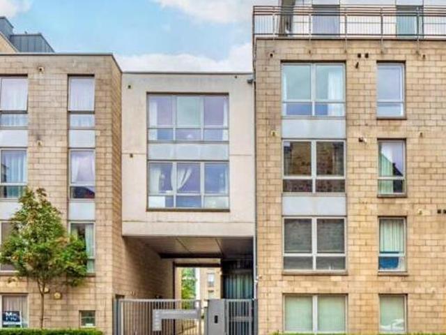 Gardners Crescent, Edinburgh, 2 Bedroom Flat